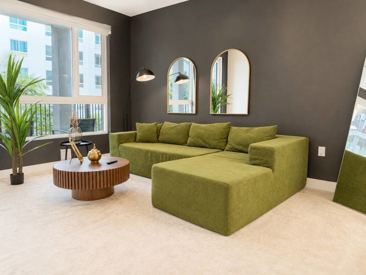 Modern Apartment With Pool & Gym Near Disneyland - Santa Ana, CA