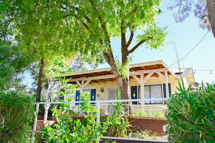 Farmhouse Escape W/mountain Views - Phoenix, AZ