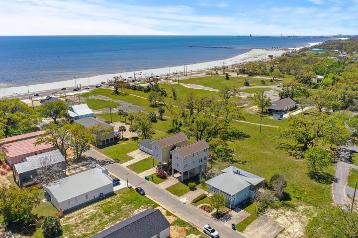 Twin Palms Dual Townhome At Gulfport Beach - Gulfport, MS