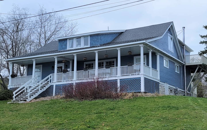 Spacious 1-br Apartment With Kitchenette + Hottub - New Liskeard