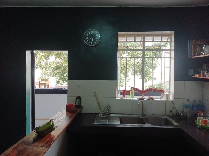 Double Room In Peaceful Haven In Middle Of Town - Freetown