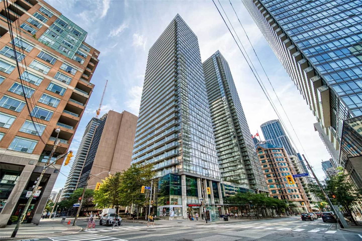Central & Comfy In Downtown Toronto - Osgoode Hall