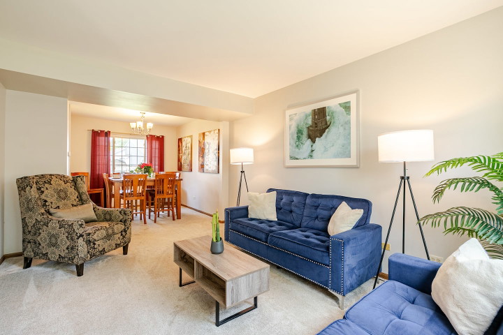 Modern Lagoon 3 Br Entire House Sleeps 8. King Bed - Elgin, IL