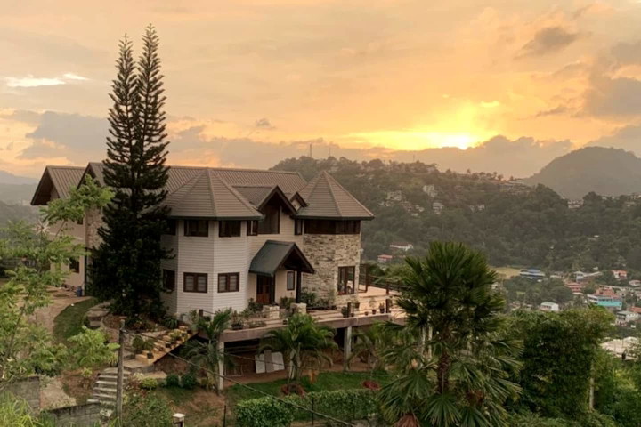 Kandy Villa City Panorama ~ Luxurious 5* Location - キャンディー
