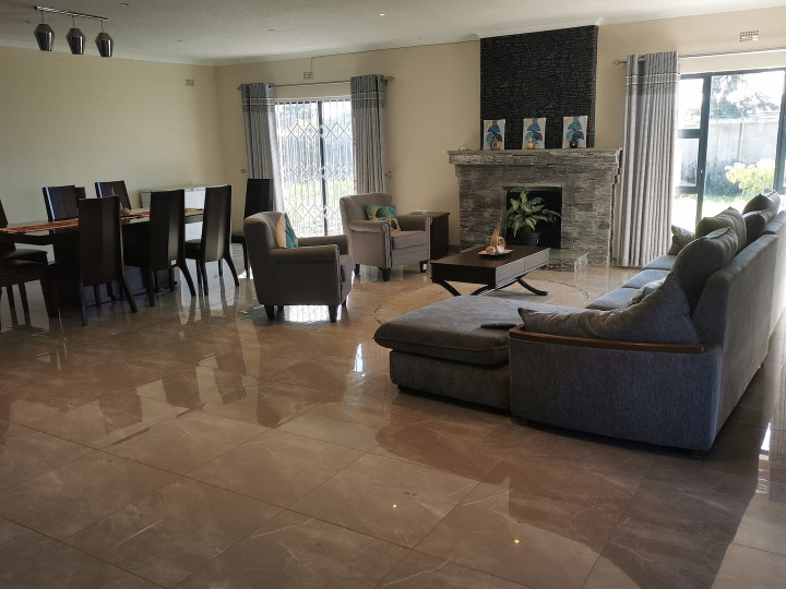 Spacious 4br Harare Hse Solar-water Wi-fi -Parking - Harare