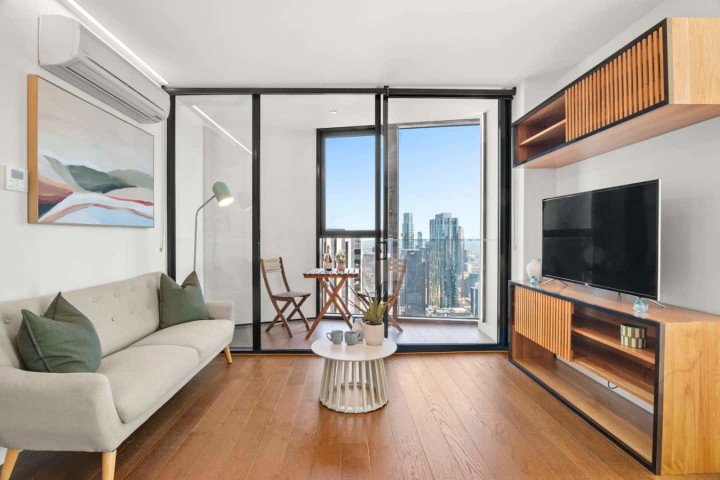 Gorgeous City Views 64th Floor 3br Apt W/ Pool&gym - Rod Laver Arena