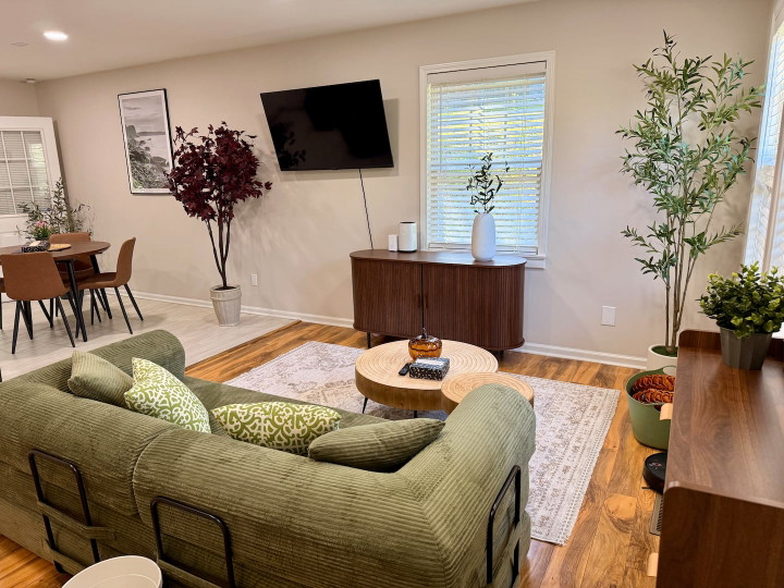 Botanical Bliss Near Dt Concord | Sunroom & Park - Concord, NC