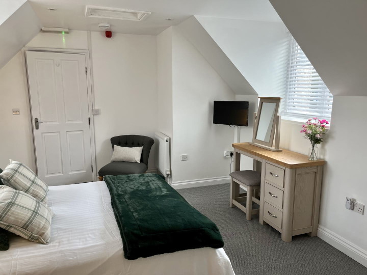 Coach House - Cottage - Separate Private Bathroom - St Austell