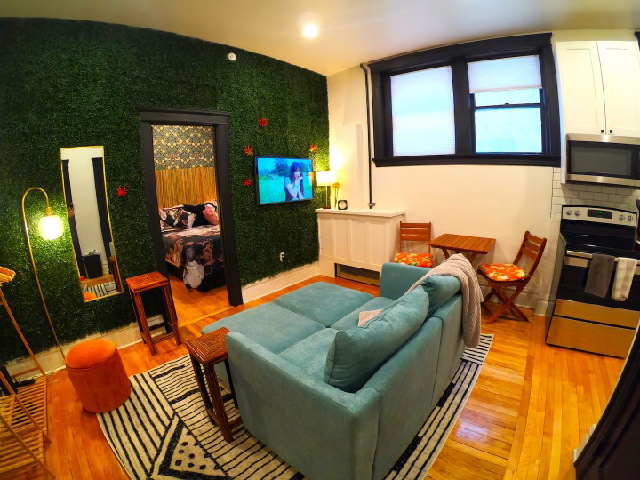 Butte Heritage Hideout: Chic Remodeled Apartment - Montana