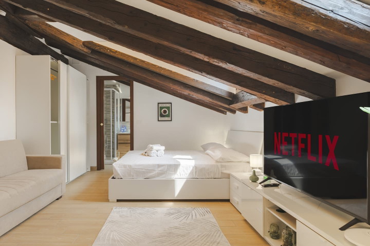 [Il Piccolo Attic] Piazza Goldoni |Ac & Citycenter - Triest