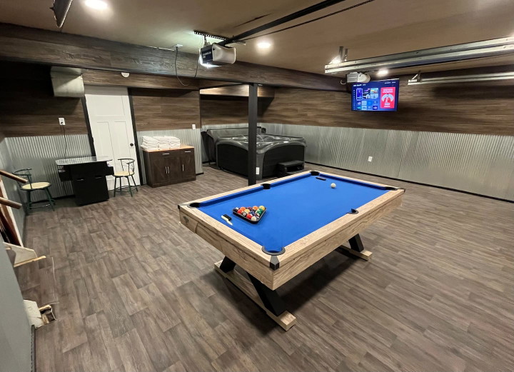 Eastside Home With Indoor Hot Tub Game Room! - Sioux Falls, SD