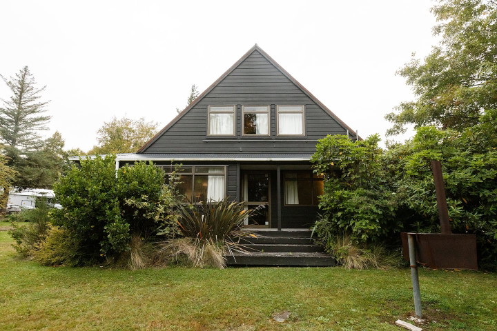 Large Lodge, Sleeps 18, Roaring Fire, Next To Park - Wairarapa
