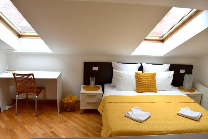 Yellow Garden: Central Rooftop Loft With Ac - Praga