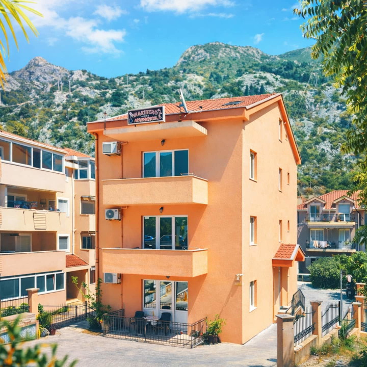 Two-bedroom Apartment In Kotor - Kotor