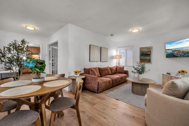 The Sunflower House. Lovely & Bright Coastal Home. - Costa Mesa, CA