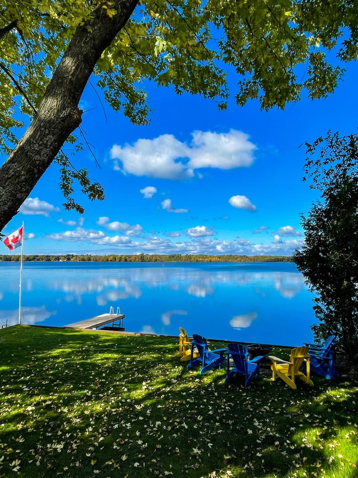 Waterfront Cottage With Stunning Sunsets & Hot Tub - Kawartha Lakes