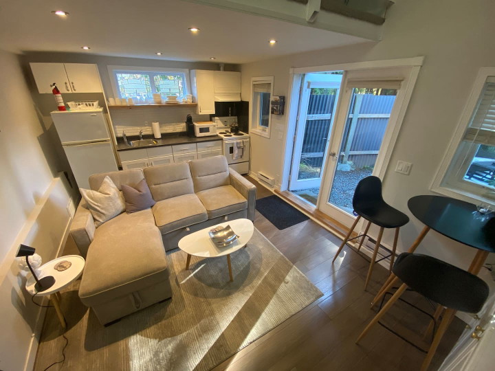 Cozy One Bedroom Loft With Private Fenced In Yard. - Lake Cowichan