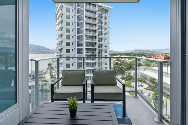 Epic Lake Views | Modern 1br - Kelowna