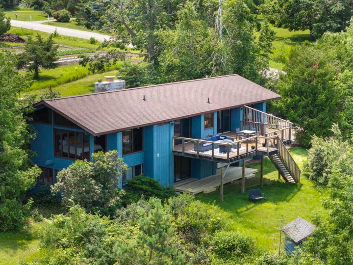The Bird's Nest: Unique Home With Views Of The Bay - Petoskey, MI