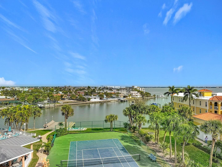 Relaxed Beach Escape | Bay Views - St. Petersburg, FL