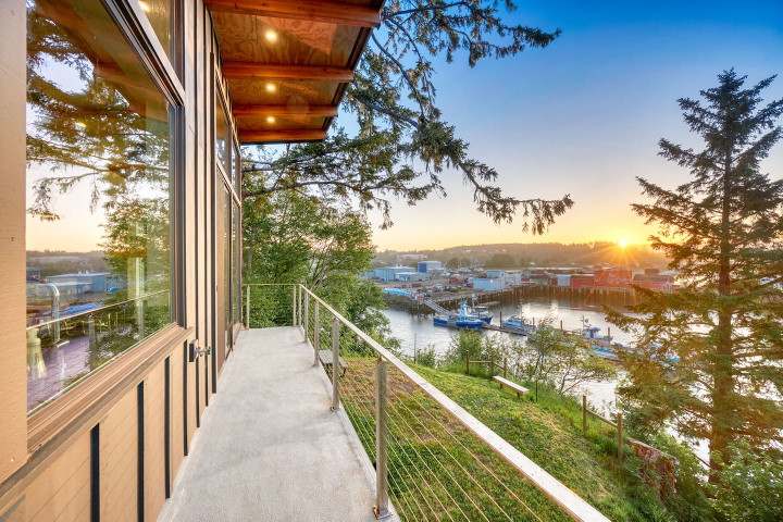 New! Luxury, Waterfront, Natural Beauty (Harbor) - Long Beach, WA
