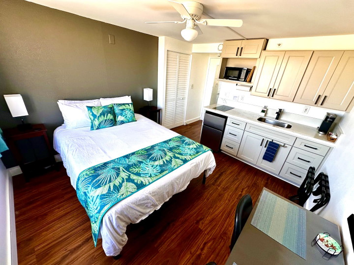 B - Cozy Ocean View Studio With Kitchenette - Honolulu, HI