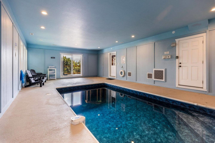 Beaver's Treehouse - Private Pool, Views & Theater - Pigeon Forge, TN