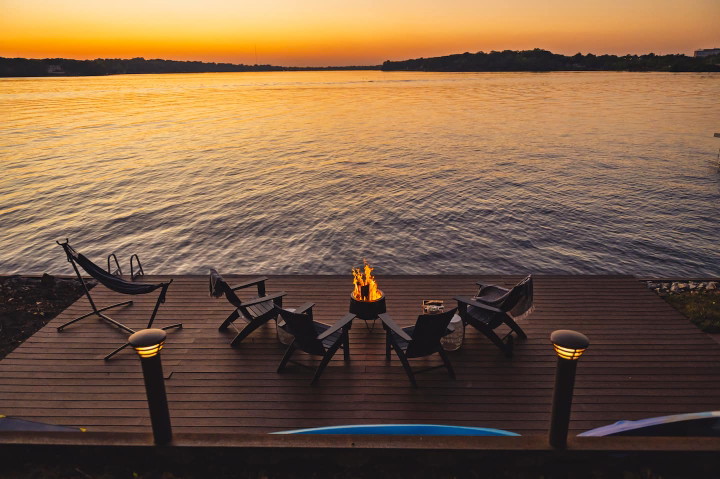Sundrift Lakehouse | Sunsets, Fires + Game Nights - Decatur, IL