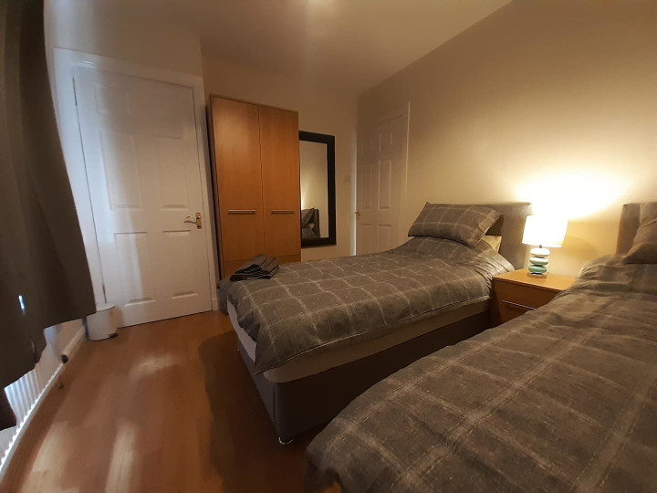 Carvetii: Xavier House, 2-storey Sleeps Up To 7 - Dunfermline