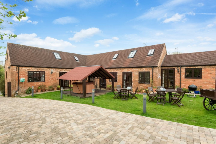Church Farm Barns With Hot Tub, Shottery - Warwick