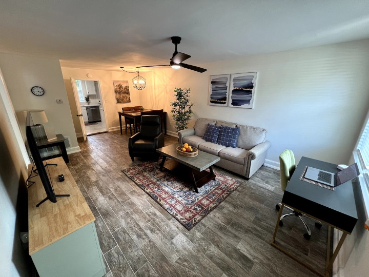 Pet Friendly Southside Space - Duplex - Savannah, GA