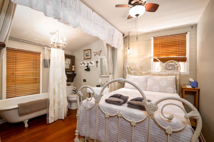 Beachside Boutique Inn – Folly Beach Rooms & Private Cottages - Folly Beach