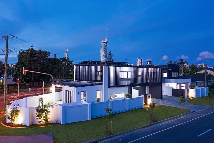 Luxe Capri Villa Heated Pool,10-min Walk To Beach - Broadbeach