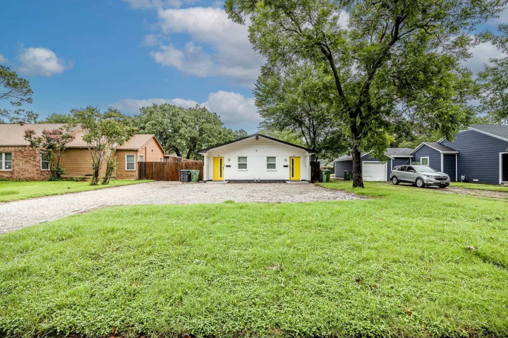 Cheerful 1 Bedroom Home! Family And Work Friendly! - Arlington, TX