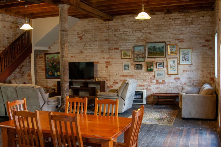 "1885" Warehouse Apartment - Tumbarumba