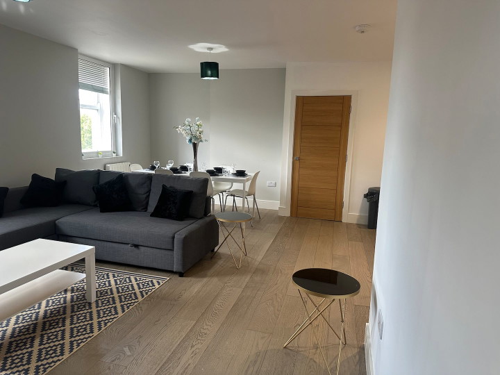 Spacious, Bright 2 Bed Flat. - Brentwood
