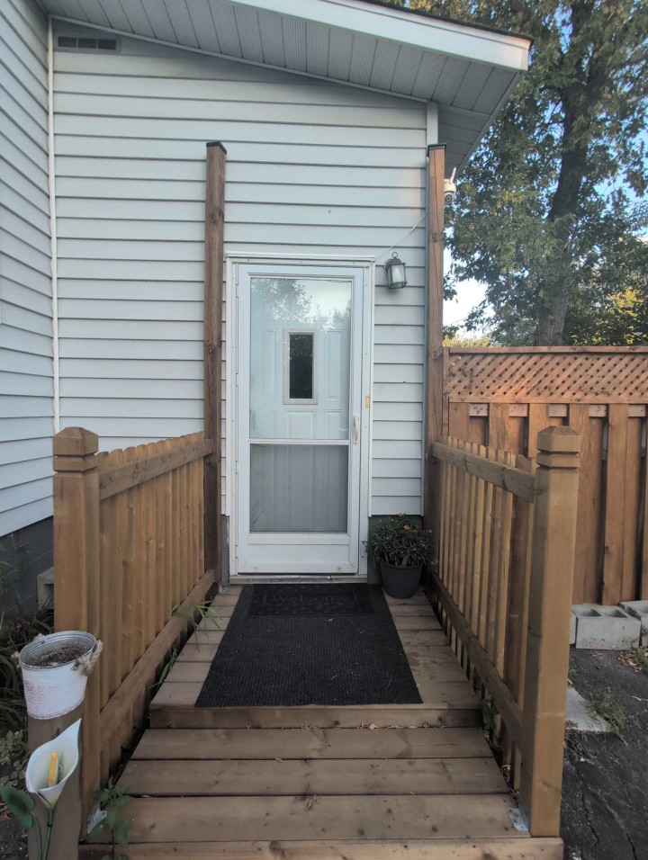2bedrm /1bath/ Entire Home/lower Level Suite - Sault-Sainte-Marie