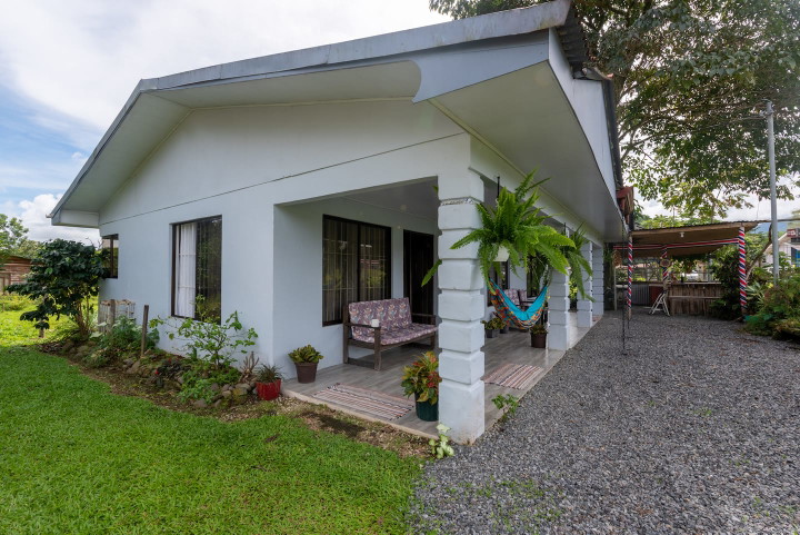 La Gula House With Volcano View - Downtown Home - La Fortuna
