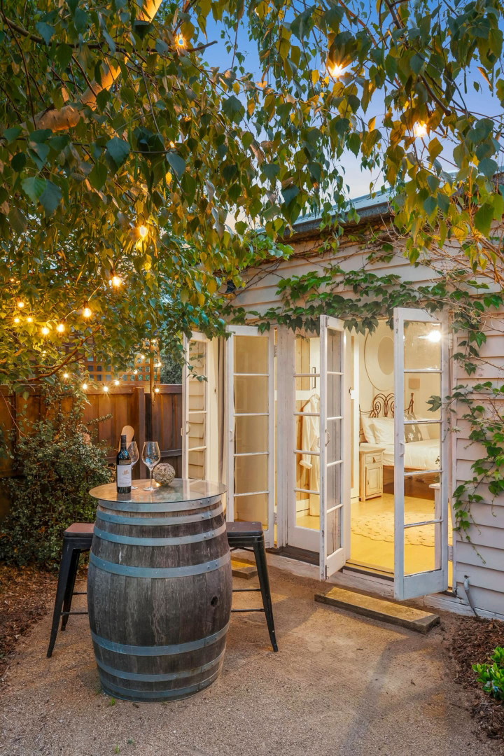 Converted Studio W/ Garden Views - Point Lonsdale