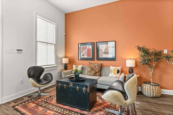 Beautiful Mid-city 2 Br Blocks To French Quarter - New Orleans, LA