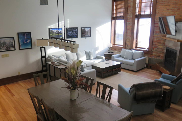 Historic Schoolhouse With Spa & Pool Table - Fernie