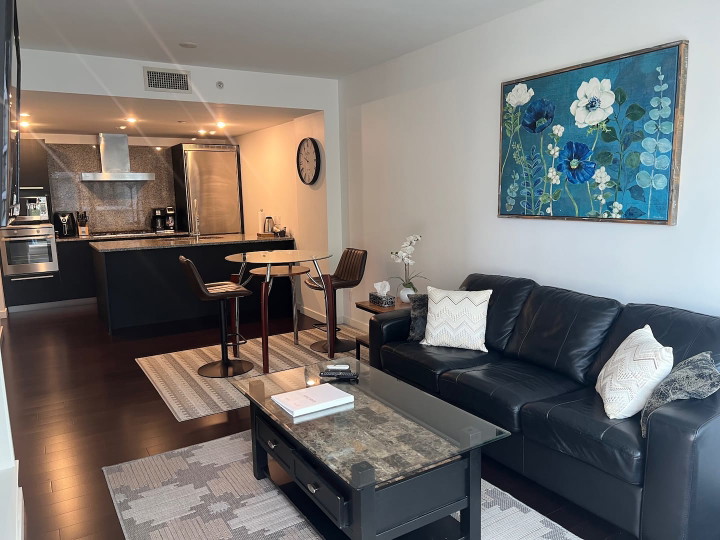 Waterfalls Hotel Unique 1 Bedroom - Vancouver Island