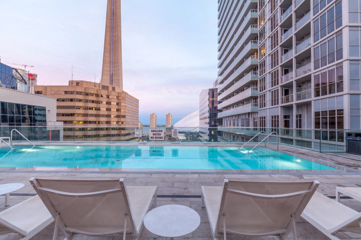 Classy Cn Tower Condo W Parking - Toronto
