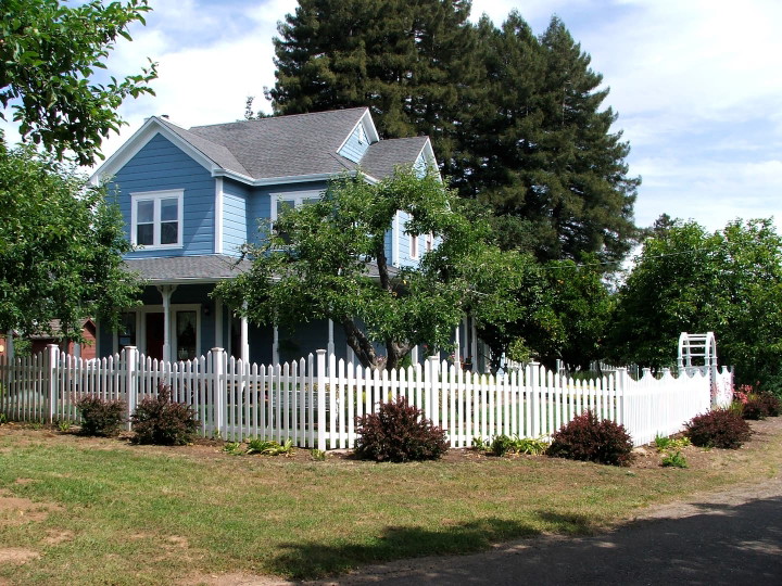 "The Hollies" Wine Country Victorian Farmhouse - Occidental, CA