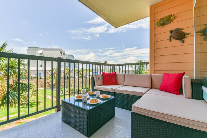 Pool Views, And Beach Vibes At Sea Breeze! - Tiki Island, TX
