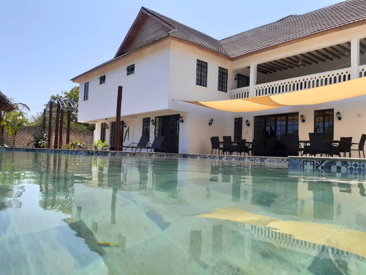 Casa Grande. Welcoming 6 Big Bed Rooms Villa - Kenya