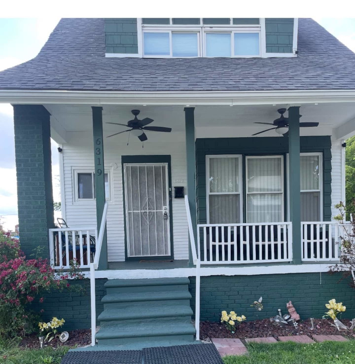 C&m Diamond In The Ruff With Pool And Jacuzzi 4br - Dearborn, MI