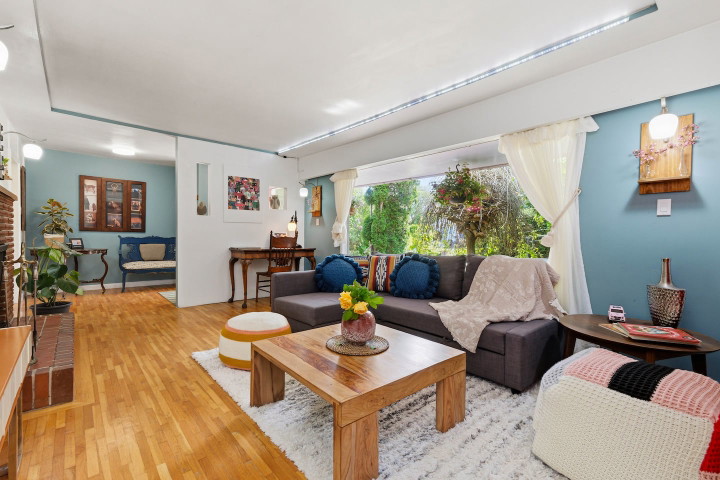 Artists Hideaway | Vintage 3br Retreat - White Rock