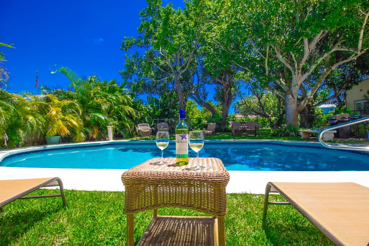 Cozy Apartment 2 Miles From The Beach With Pool - Coral Springs
