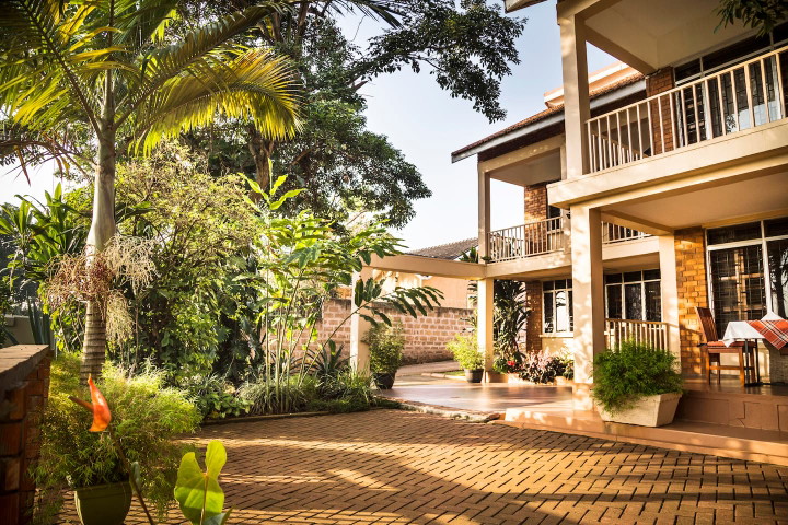 Beautiful Spacious House & Garden, 10 Mins To City Centre Sleeps Up To 20 Guests - Uganda